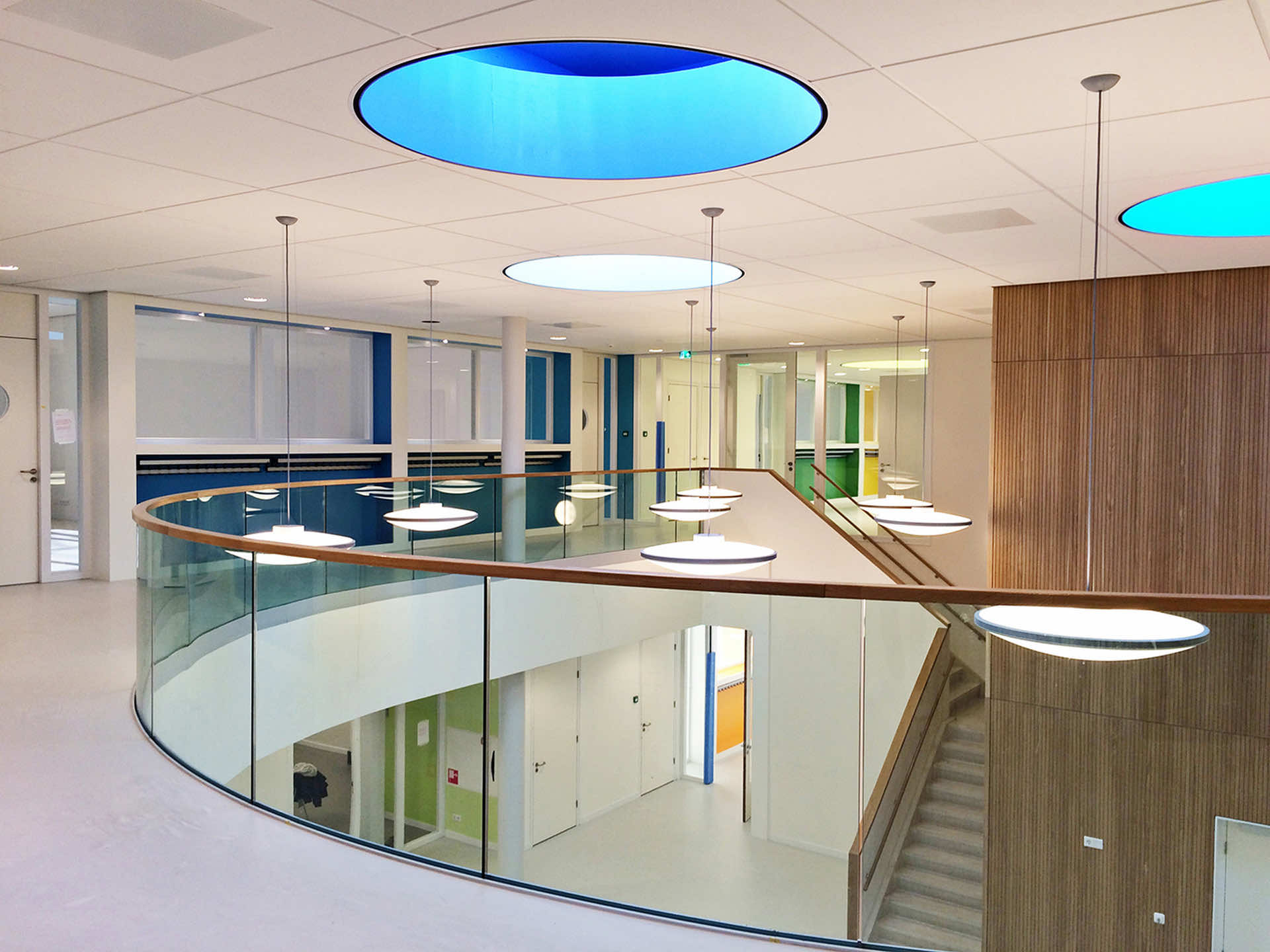 iQ VIEW - QbiQ Wall Systems